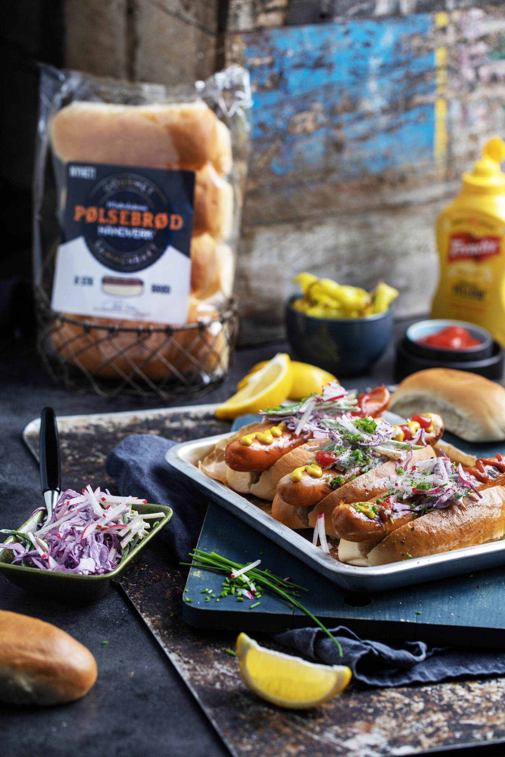 Mesterbakeren | Pølse i Gourmet Pølsebrød med frisk eple-coleslaw